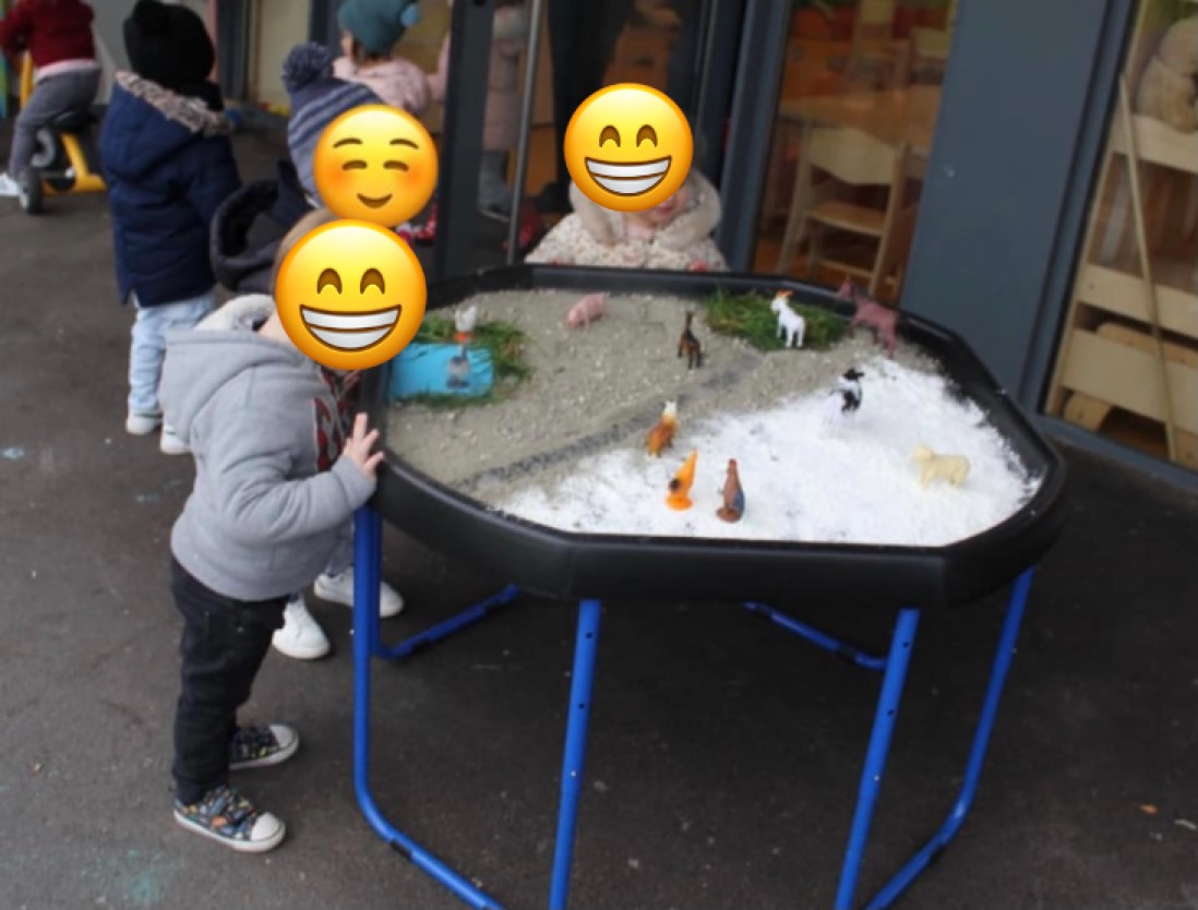 Bacs de manipulation pour recycler et éveiller les sens | Babilou